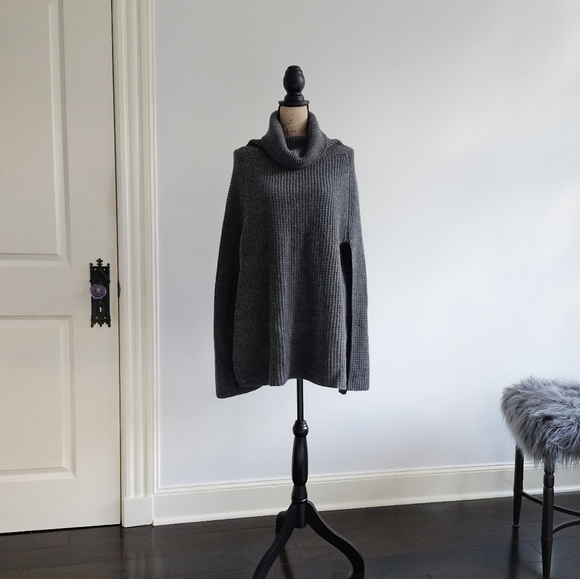 Lauren Ralph Lauren | Accessories | Lauren Ralph Lauren Knit Capelet Os ...